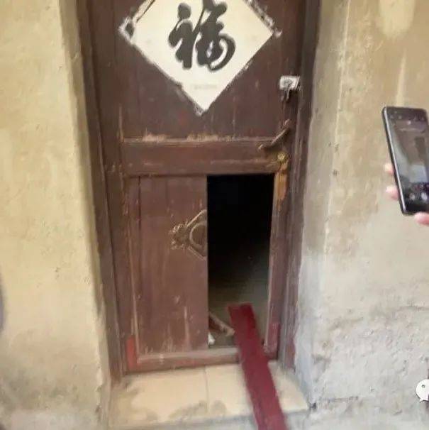 破门而入，入室行窃，这个小偷太猖狂！张师傅东西报警