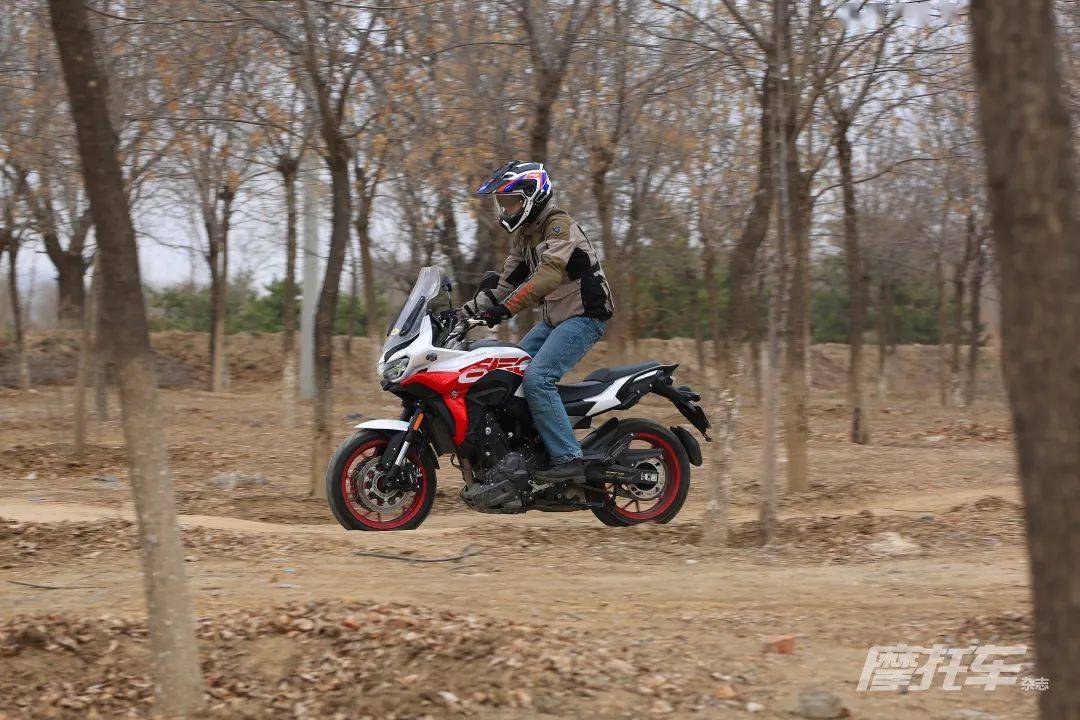 车评：五年磨剑终出鞘，赛科龙旗舰休旅RX6，进步看得见！_搜狐汽车_搜狐网