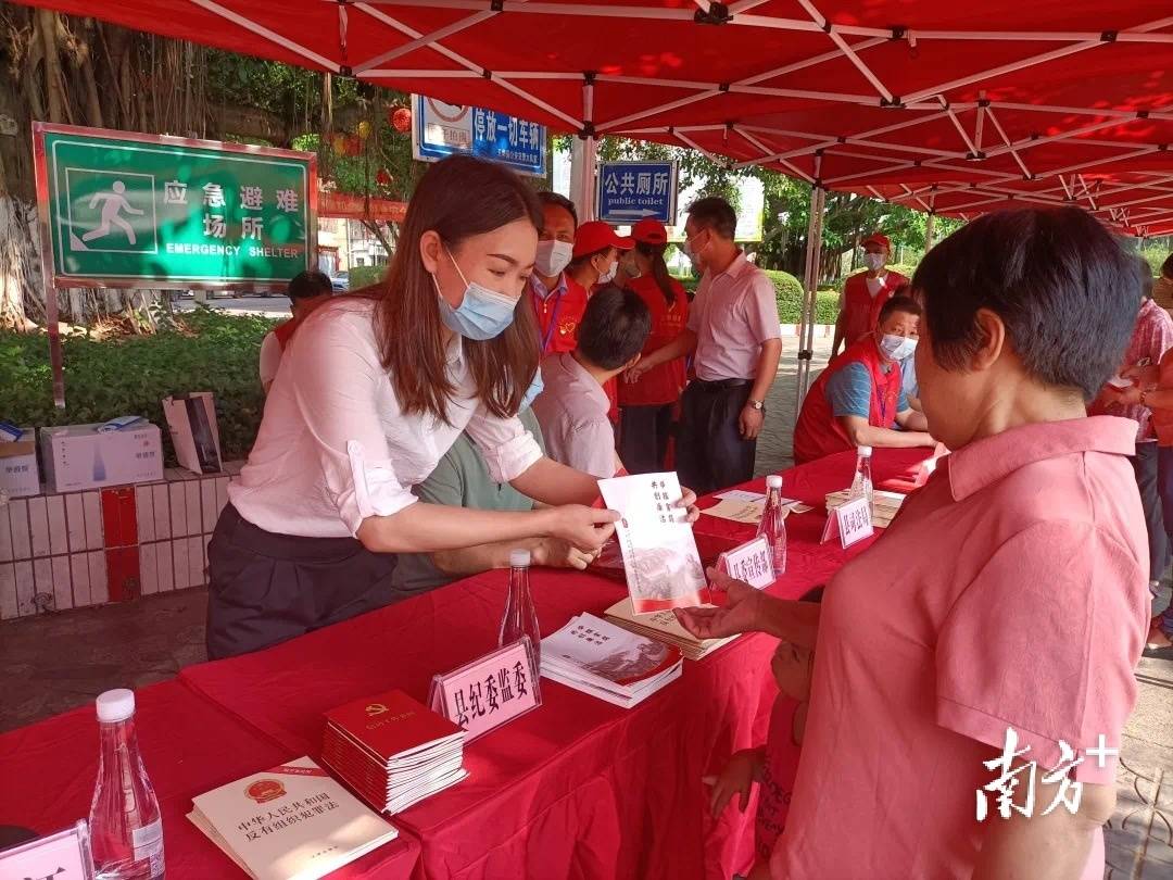 梅州五华县纪委监委组织开展“举报贪腐·共创廉洁”信访举报宣传活动群众魏丽文举报 