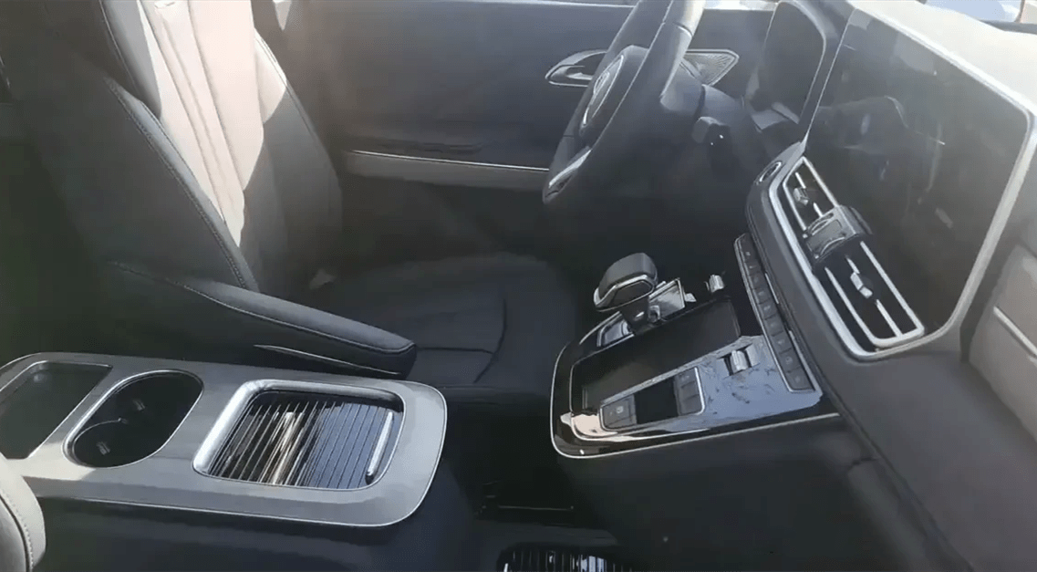 红旗首款MPV实车曝光，定名为HM9，搭载2.0T+8AT动力，外观很霸气_搜狐汽车_搜狐网