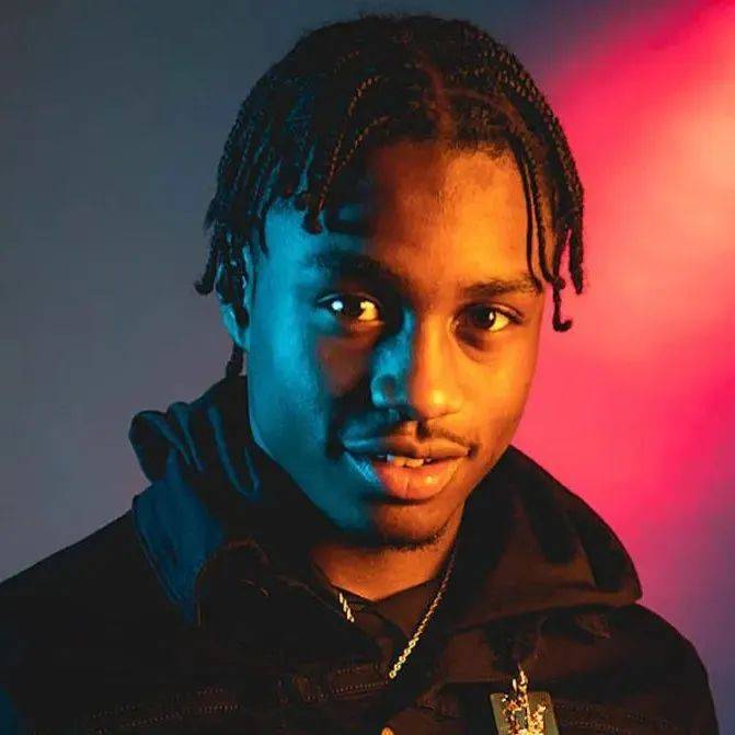 美国说唱歌手遭遇枪击，目前暂未完全脱离生命危险_at_Tjay_the