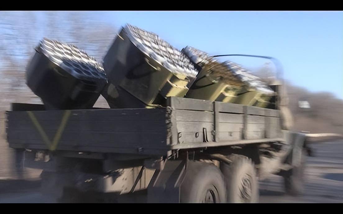 地雷战！俄乌竞相出动布雷车，天女散花种地雷，战场成为无人地带_俄军_图片_反坦克