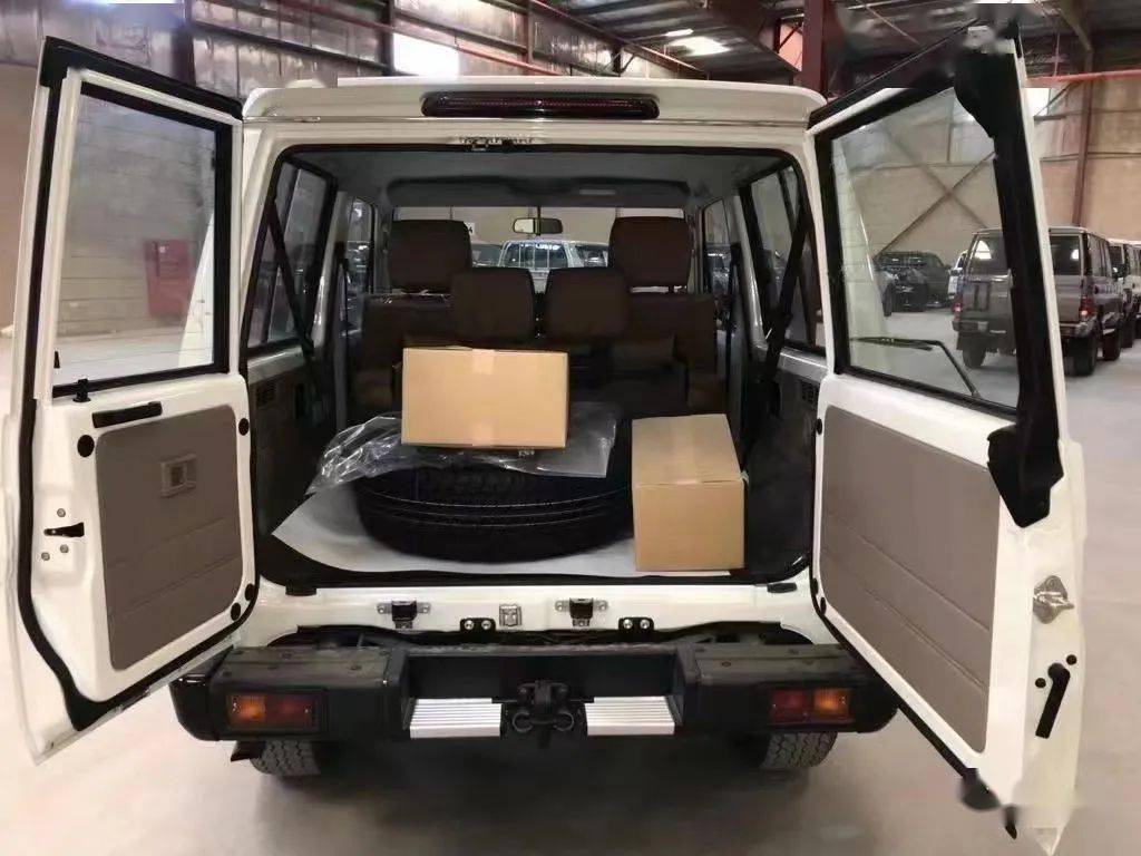 丰田LC71 70周年 国内现车，沙漠黄&白色 全球限量220台，汽油 4.0 国六B 数量不多，定金留车，有想法的来聊_搜狐汽车_搜狐网