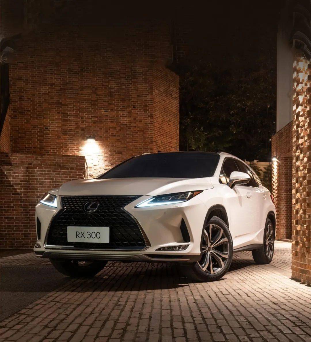 雷克萨斯RX300|清澈深邃 ，尽享优雅舒适_搜狐汽车_搜狐网