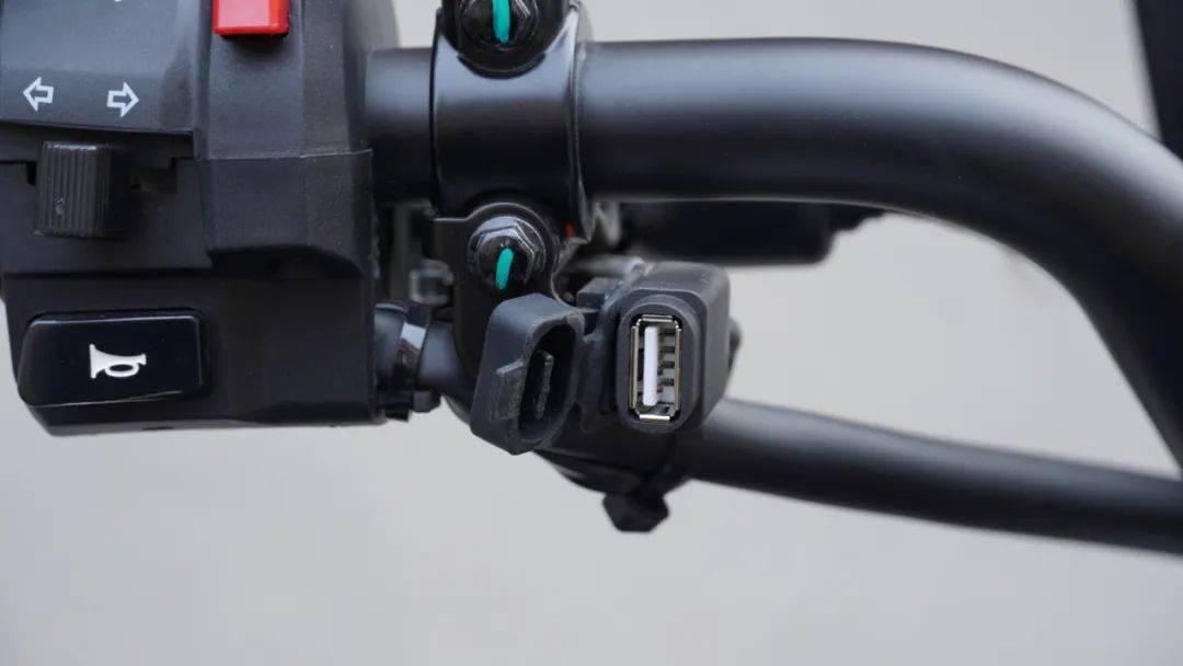 被颜值耽误的优等生，豪爵TR300，静态展示_搜狐汽车_搜狐网