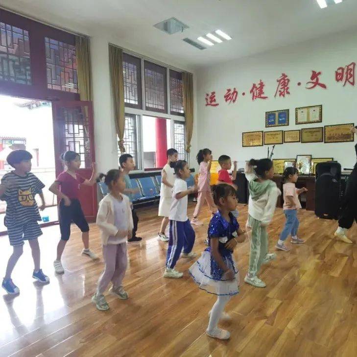 【未成年人思想道德建设】“暑”有所“托”——崇信县共青团2022年“红领巾”暑期爱心托管班纪实_服务_少年儿童_教育