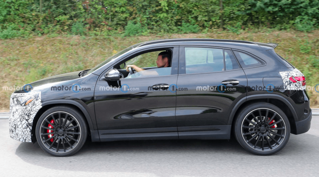 新款奔驰AMG GLA 35海外谍照曝光，或搭2.0T+48V轻混，明年上市_搜狐汽车_搜狐网
