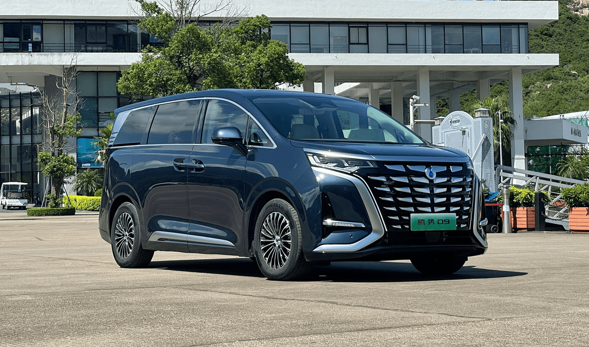 起步32.98万，盯着埃尔法，其实要打GL8，腾势D9正式上市_搜狐汽车_搜狐网