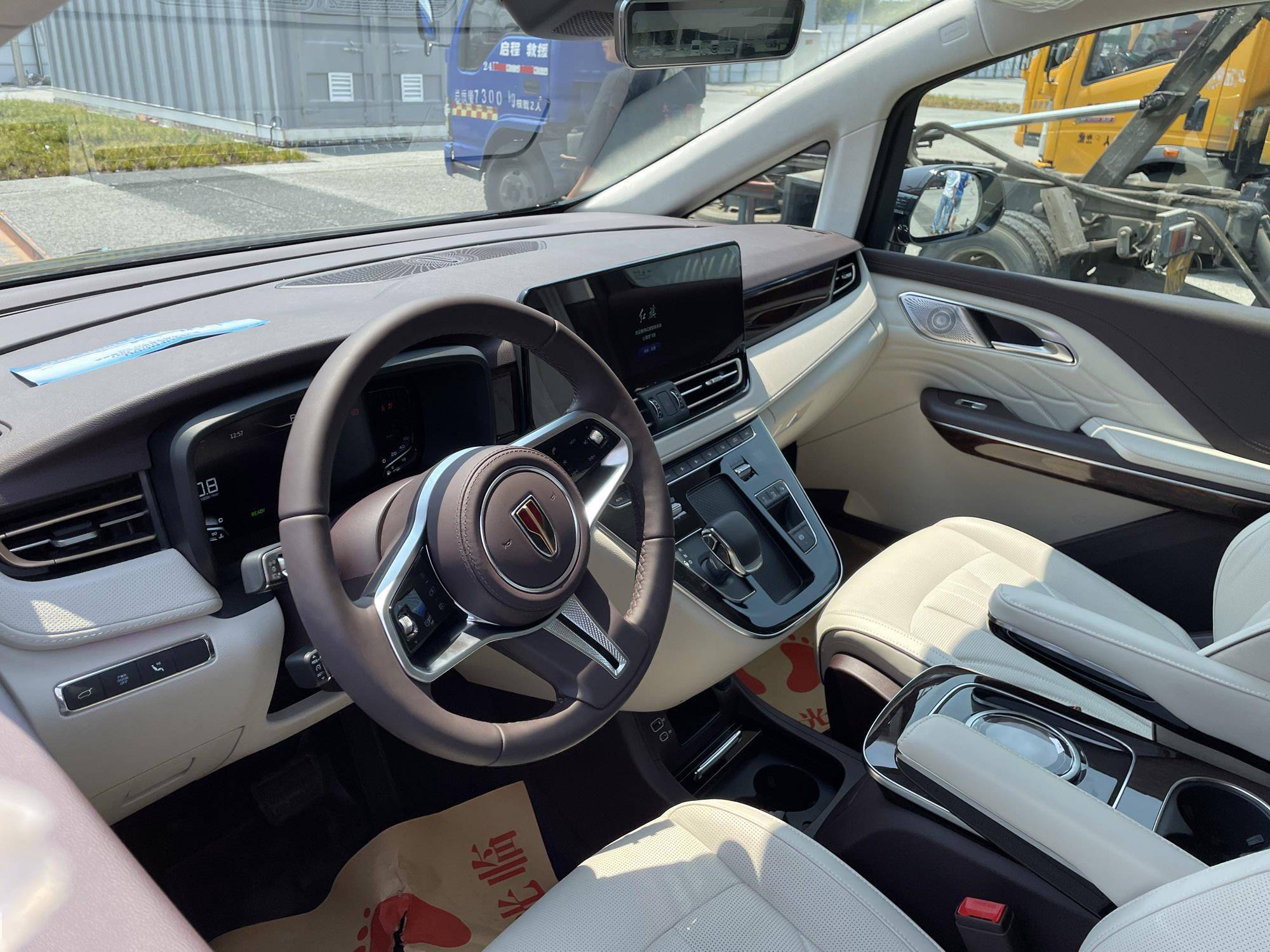 2022成都车展探馆：红旗首款MPV HQ9_搜狐汽车_搜狐网