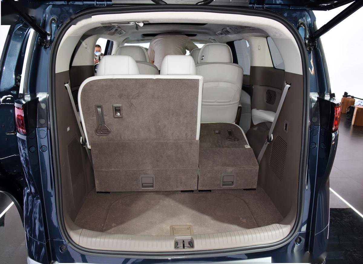 起步32.98万，盯着埃尔法，其实要打GL8，腾势D9正式上市_搜狐汽车_搜狐网