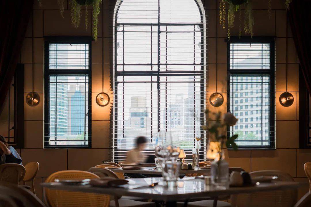 【ROOF 325 RESTAURANT | BAR】历史博物馆|上线即抢光，手慢无！368元抢门市价1390元甄选浪漫双人餐！_roof_美食_餐厅