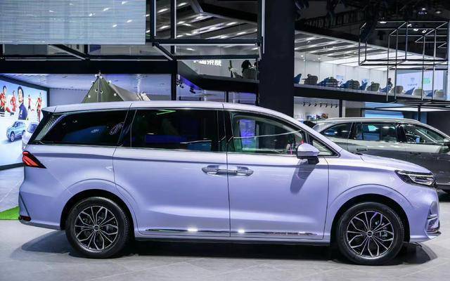 腾势D9、荣威iMAX8 EV、丰田格瑞维亚正面交锋，成都车展火药味十足？_搜狐汽车_搜狐网