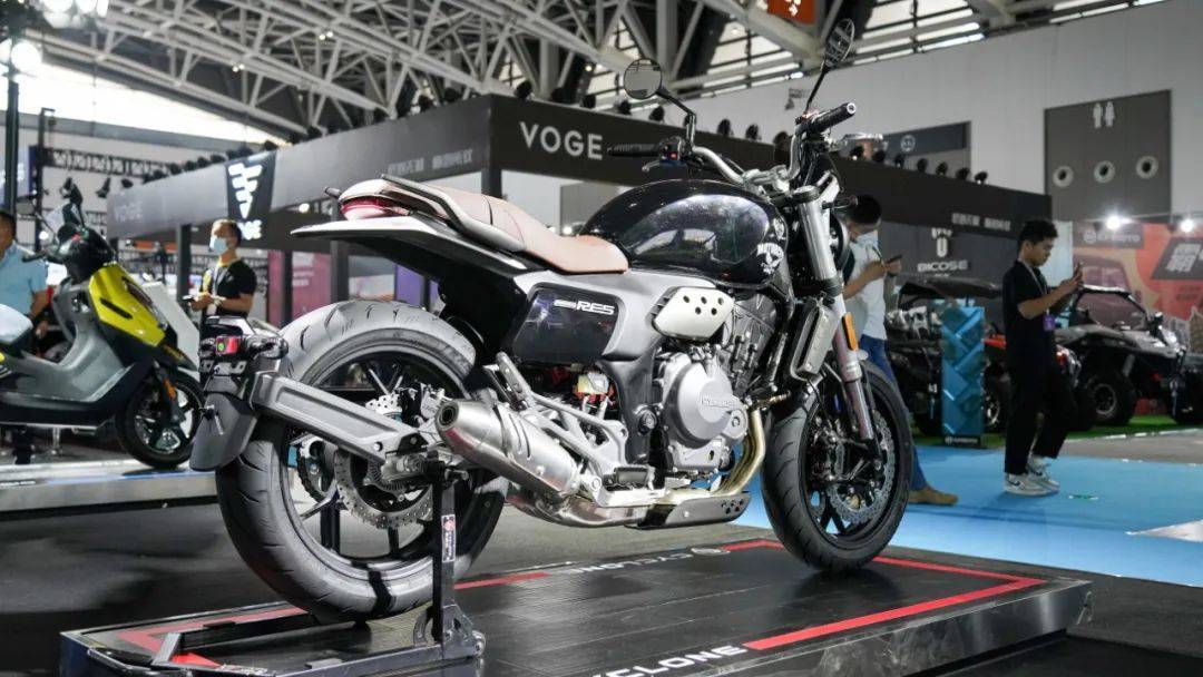 36800元 赛科龙性能复古RE560开启预售，零百加速4.5秒！_搜狐汽车_搜狐网