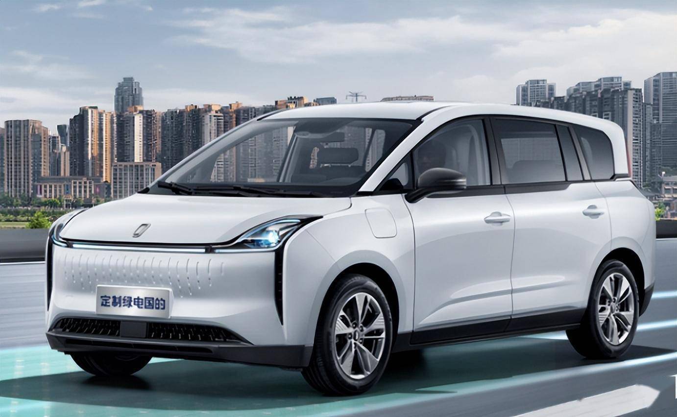 奔腾全新MPV曝光，搭2.0T+8AT，尺寸超埃尔法，有戏？_搜狐汽车_搜狐网