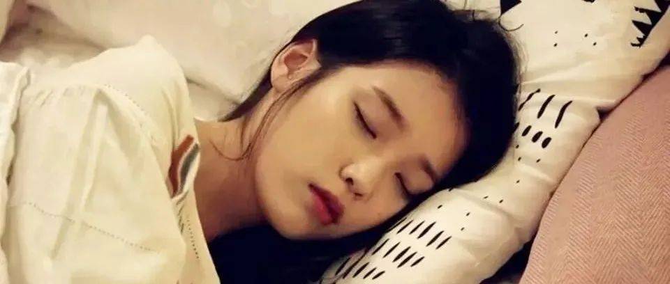 “sleep late”可不是“睡得晚”！真正的意思是这个！_he's_night_might