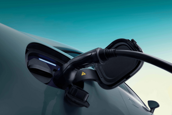 752公里超长续航 52.8万元起 梅赛德斯-奔驰全新EQE长沙上市_搜狐汽车_搜狐网