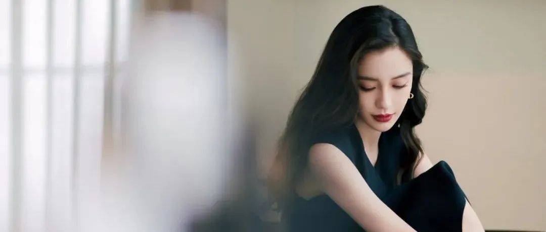 离婚8个月，Angelababy私密照爆上热搜：只看脸的人，醒醒吧！_杨颖_明星_因为