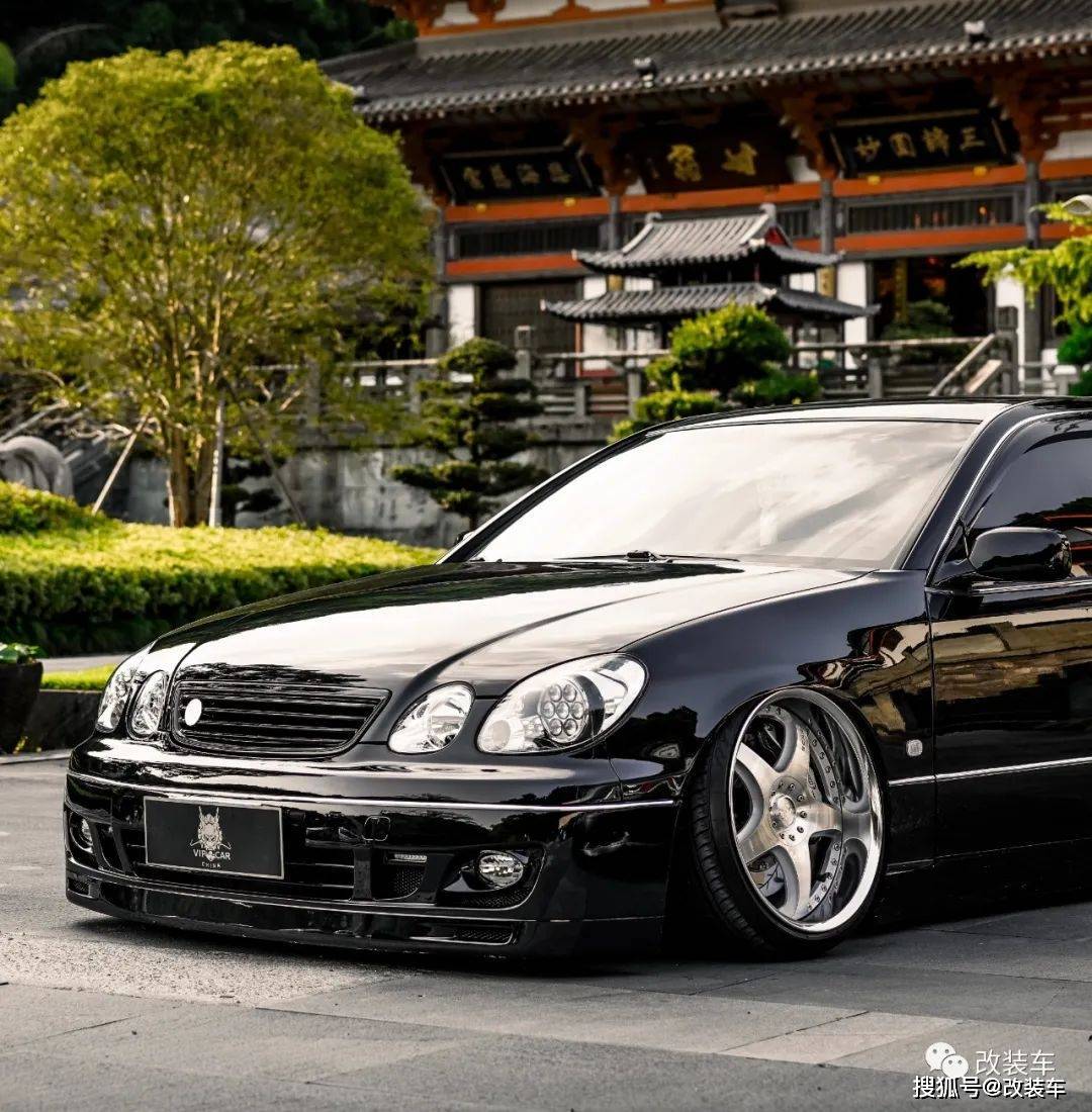 雷克萨斯GS300变身成"VIP大佬"，简单的改装就能展现出它的气质_搜狐汽车_搜狐网