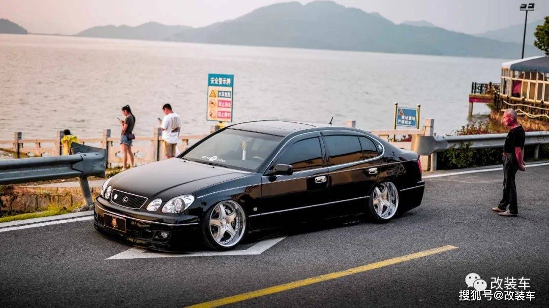 雷克萨斯GS300变身成"VIP大佬"，简单的改装就能展现出它的气质_搜狐汽车_搜狐网
