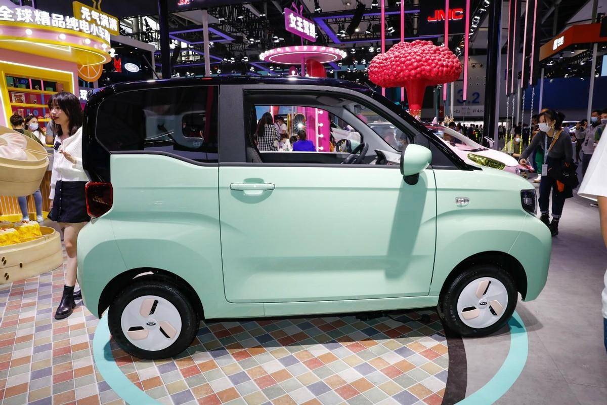 微型电动车之战 奇瑞QQ冰淇淋对比宏光MINIEV 日常代步怎么选？_搜狐汽车_搜狐网