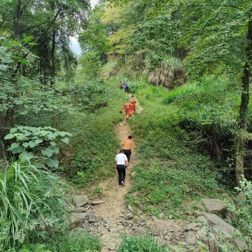 【救助】阳新县白沙镇：男子山中摔断腿 消防翻山救援黄石伤者登山