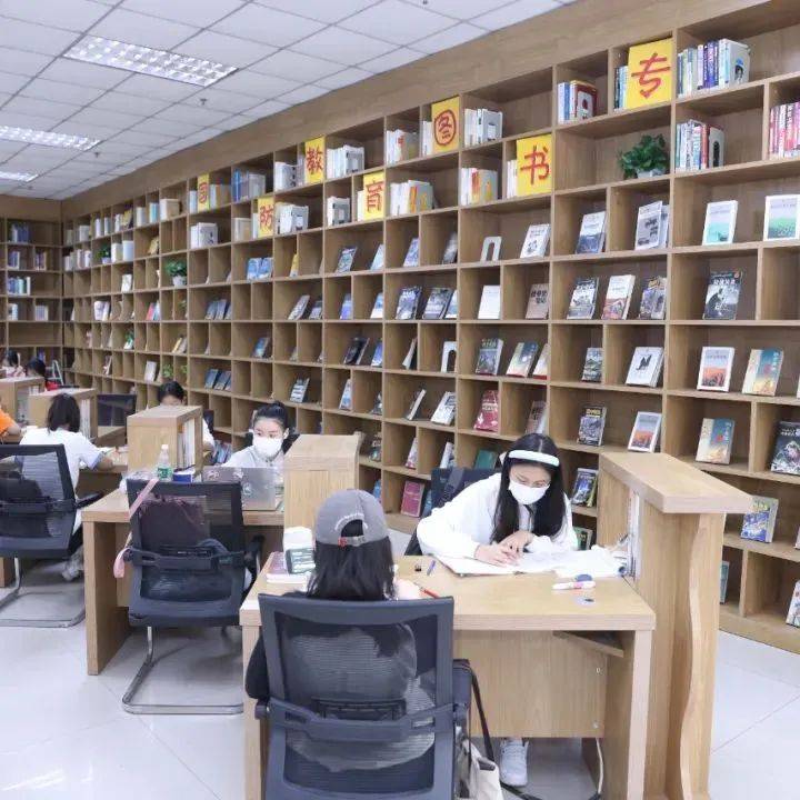 书香气中迎国庆！黄河科技学院学生假期掀起 学习潮”时间目标车辆工程专业
