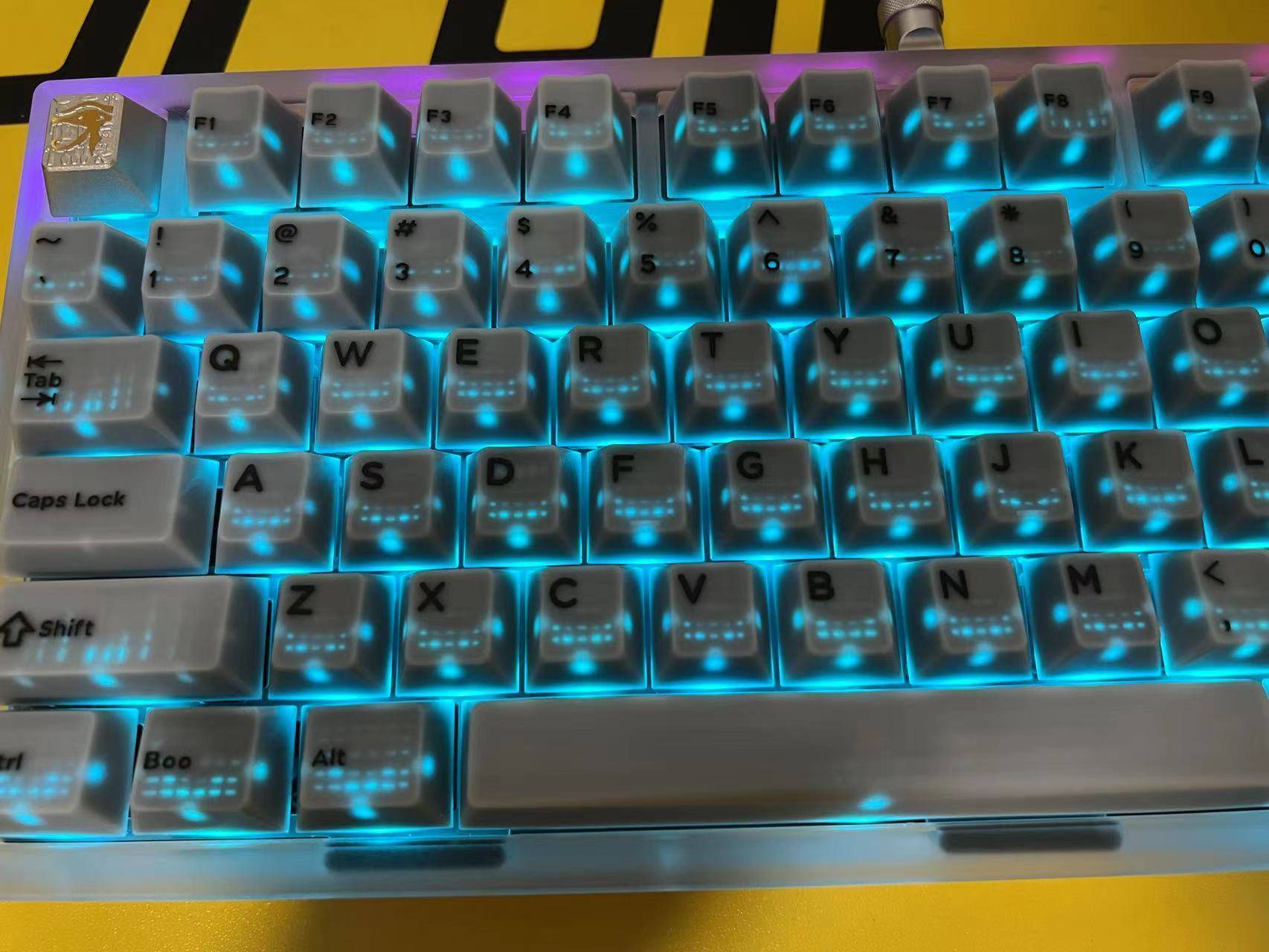 【键多识广】Domikey——原厂高度黑色半透键帽评测_搜狐汽车_搜狐网