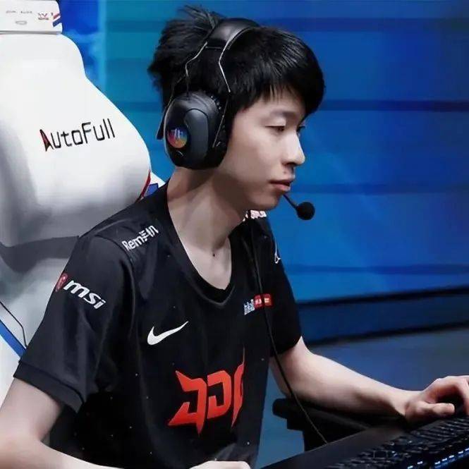 JDG有惊无险拿下EG！下路惨被爆，上野狂Carry_比赛日_实力_Kavavi