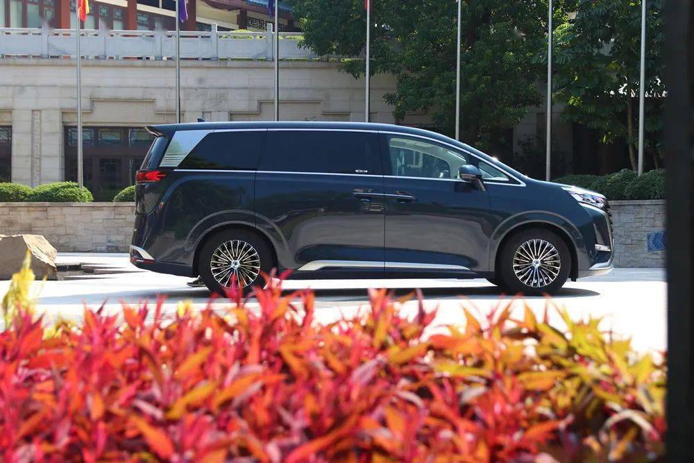 32.98万元起售，剑指GL8 腾势D9靠什么打动消费者呢？_搜狐汽车_搜狐网