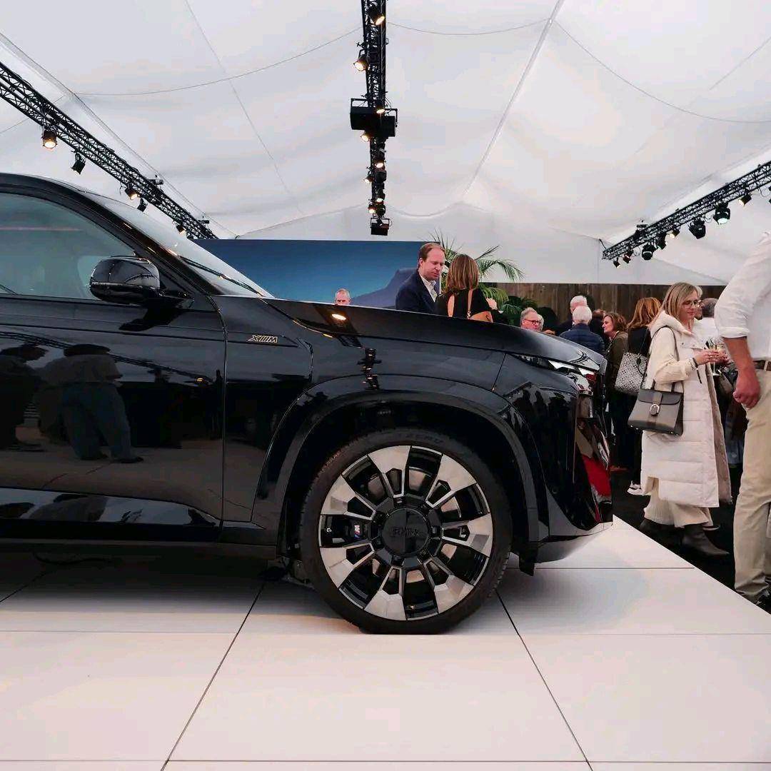 预售236万！新版宝马“旗舰”SUV开售，4.4T混动爆发735马力，霸气_搜狐汽车_搜狐网