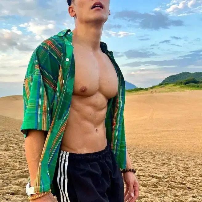 从大胸肌变豪乳,这肌肉男练得也太大了吧!侵权合作洽谈
