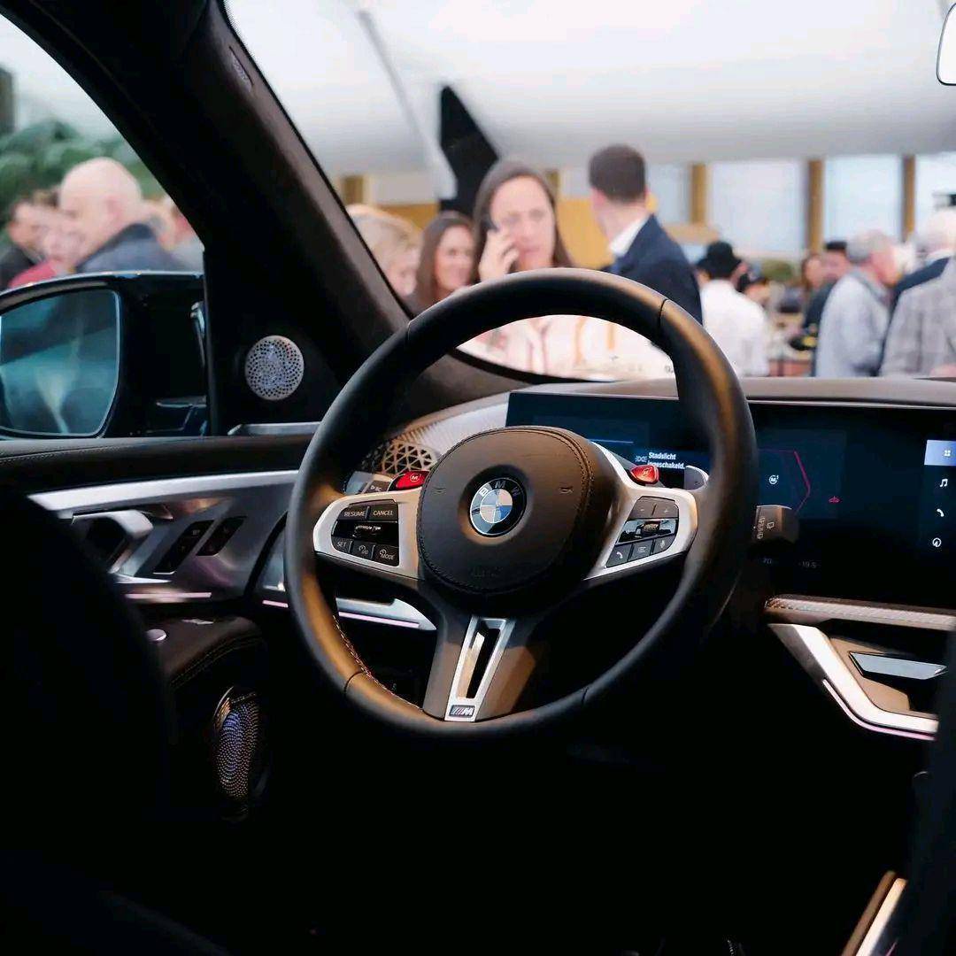 预售236万！新版宝马“旗舰”SUV开售，4.4T混动爆发735马力，霸气_搜狐汽车_搜狐网