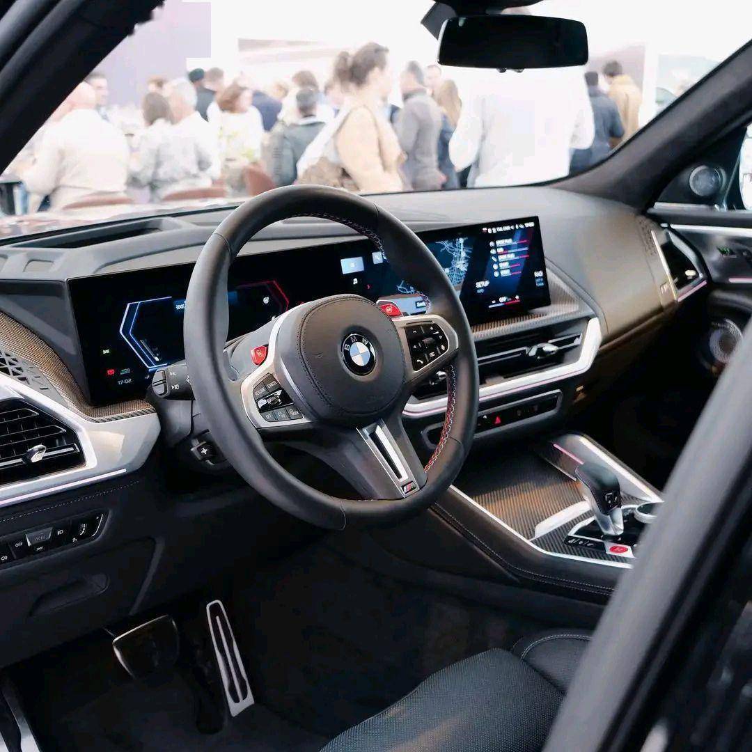 预售236万！新宝马“旗舰”SUV开售，4.4T混动爆发735马力，霸气_搜狐汽车_搜狐网