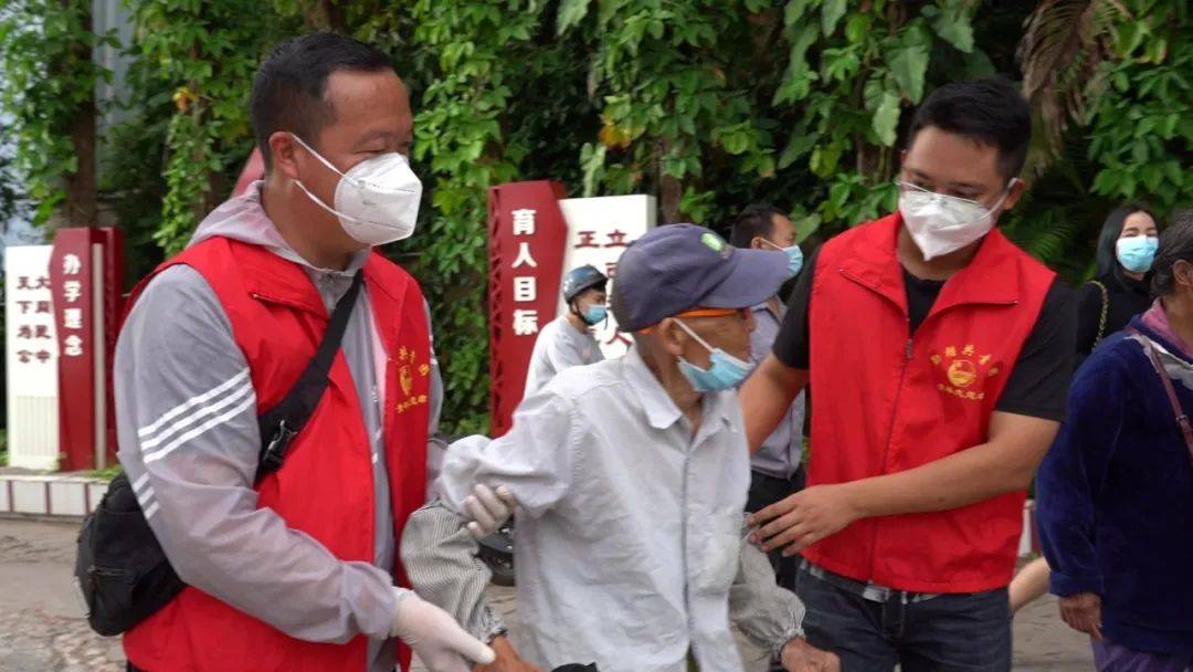 点赞勐腊 | 上阵“母子兵” 抗疫共担当_工作_白思铖_社区