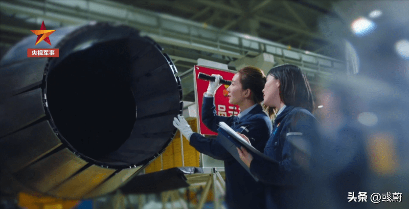 官泄：疑似新版涡扇-10D航发亮相，或为歼15T舰载机量身定制_喷管_推力_结构