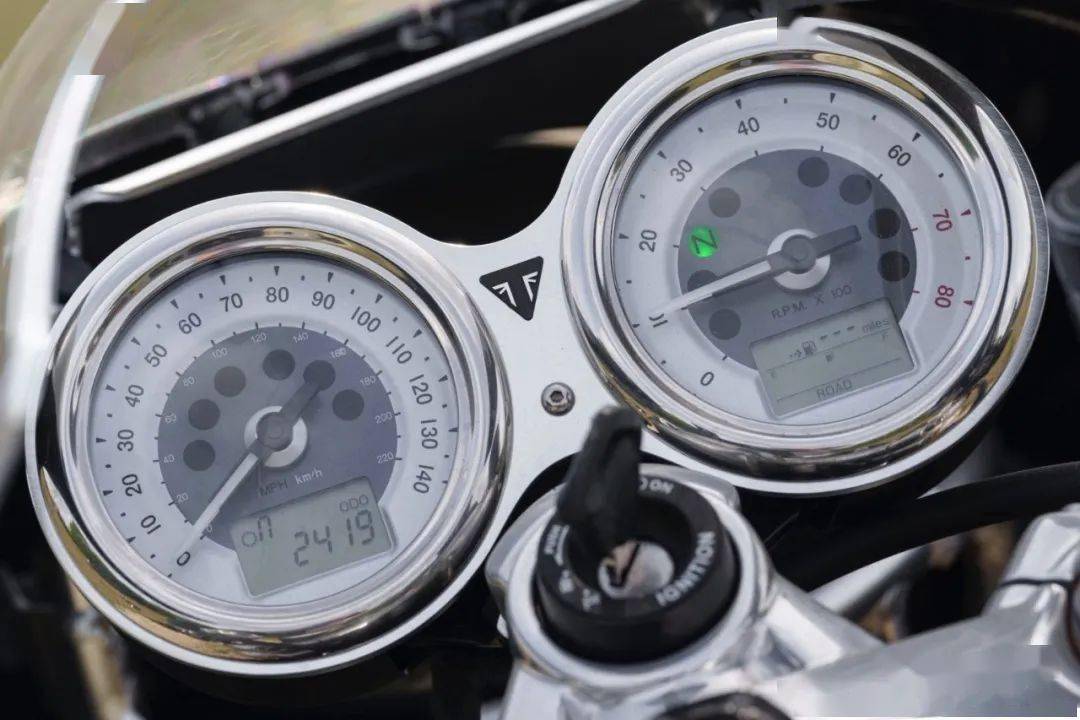 全球仅3辆的Rotrex增压的全黑 Triumph Thruxton R，最佳复古奖 | 酷乐机车_搜狐汽车_搜狐网