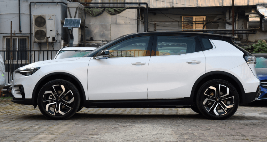 同为20W+纯电车，极狐这款车空间比天际ME7更宽敞，续航还更强_搜狐汽车_搜狐网