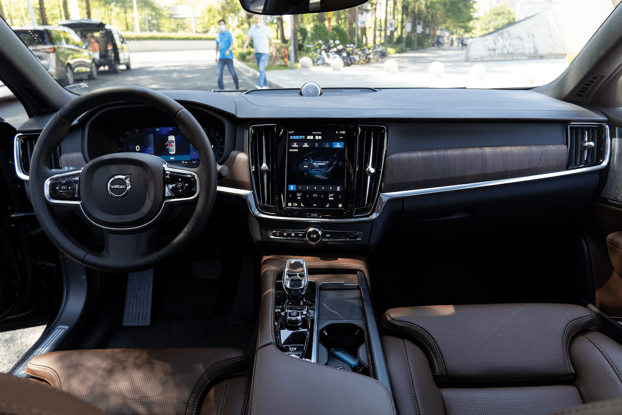 年轻人也喜欢？试驾23款沃尔沃S90，来自北欧的高性价比之选_搜狐汽车_搜狐网