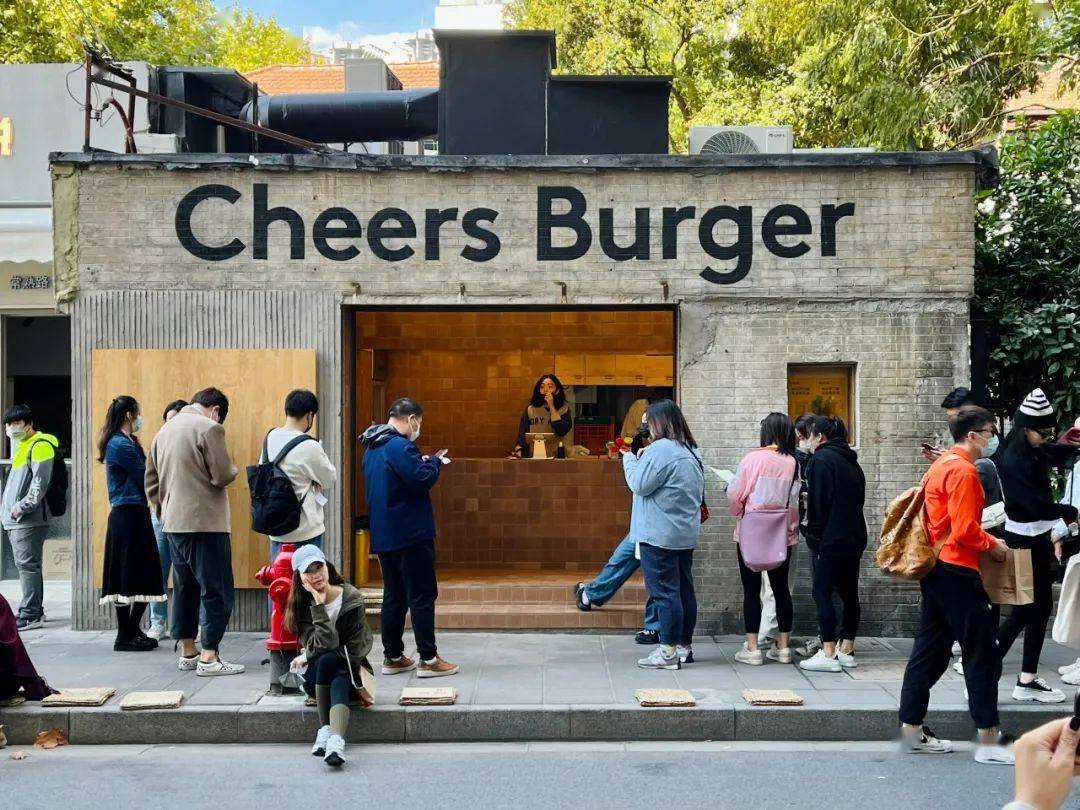 上海街头的Cheers Burger刷屏走红，年轻消费者追求的体验感究竟是什么？| iziRetail热点_马路牙子_汉堡_一家