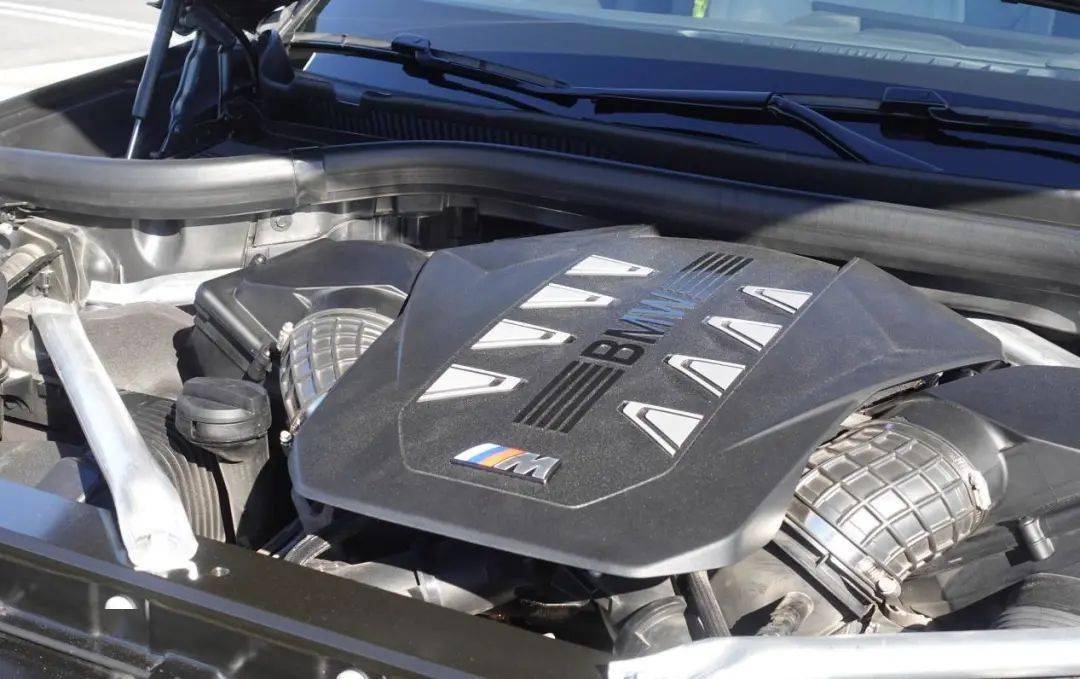 4.4T V8+8AT，530马力，车长超5.1米，大6座，快到能带全家起飞_搜狐汽车_搜狐网