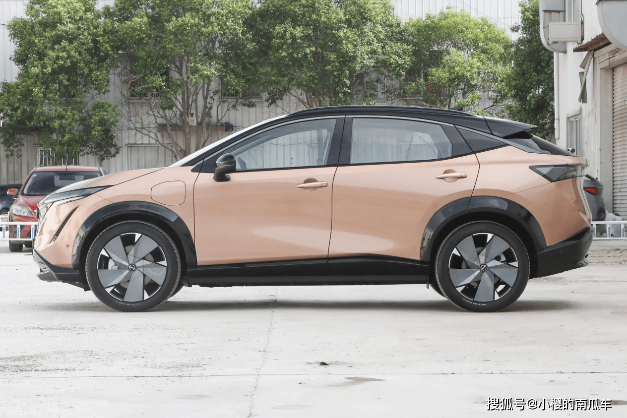 售价34.28万，纯电续航533km，实拍ARIYA 艾睿雅 2022款 高性能四驱顶配版_搜狐汽车_搜狐网