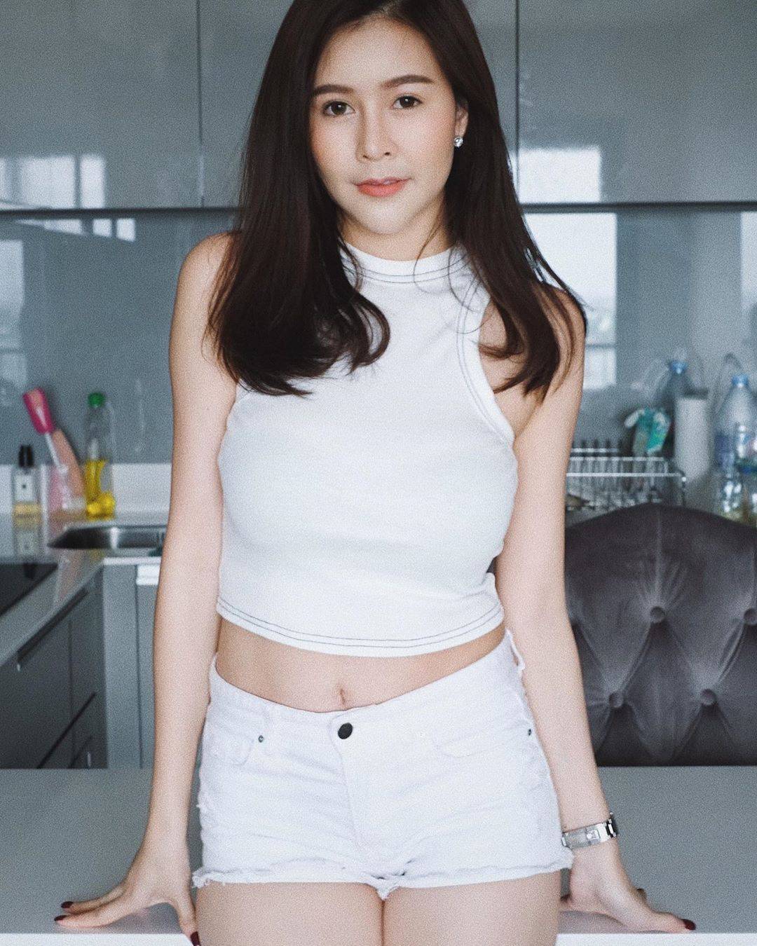 跟着泰国微胖辣妈模特「Pattaraya」学穿搭和健身！！_少女_身材_孩子