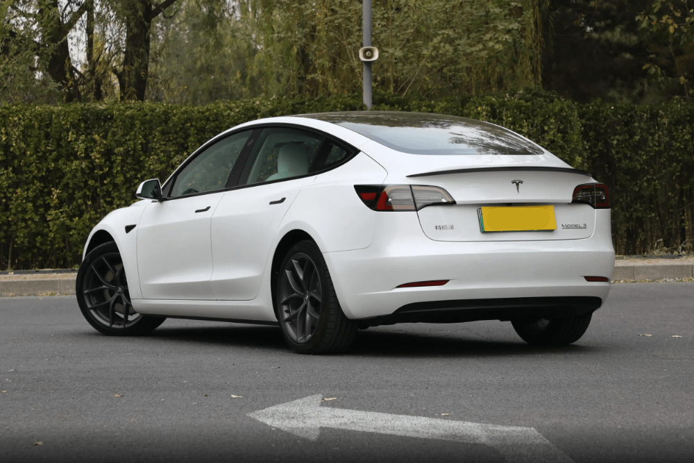 特斯拉Model3再现以价换量，造型前卫，入门续航556km，值得选吗_搜狐汽车_搜狐网