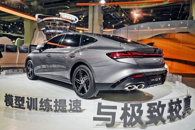 竞速模式+HUD实景 MG7亮相2022云栖大会_搜狐汽车_搜狐网
