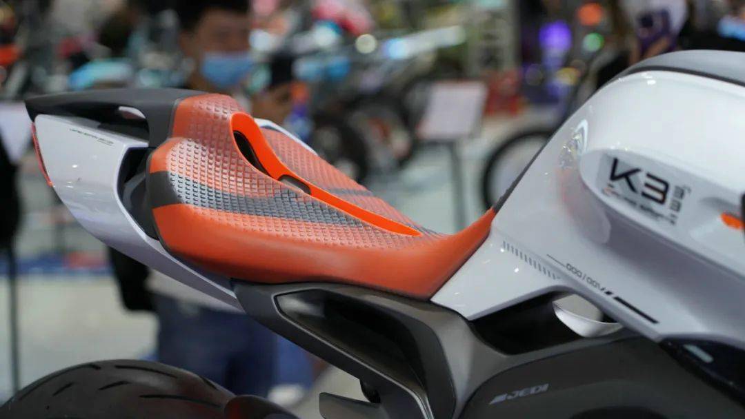 最像概念车的量产跑车，K750售价3.98万元起，杰迪 K333亮相摩博会_搜狐汽车_搜狐网