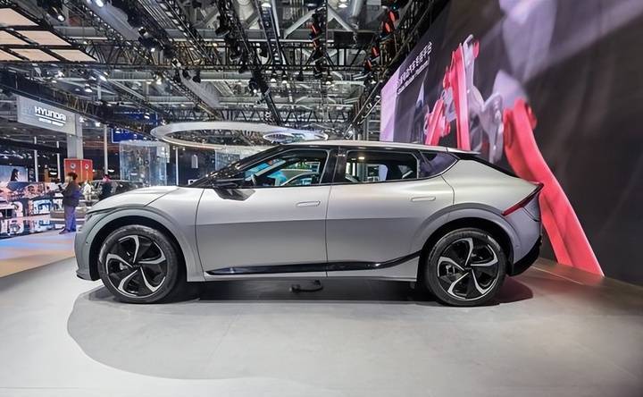 E-GMP平台首款专属车型，轴距2.9米，起亚EV6亮相进博会_搜狐汽车_搜狐网