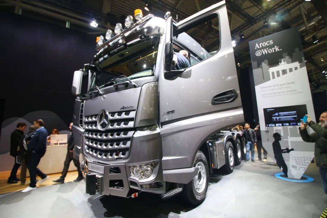 250吨德意志重拖迎来新鲜血液 打探奔驰Arocs 4863 SLT 8x8国六大件牵引车_搜狐汽车_搜狐网