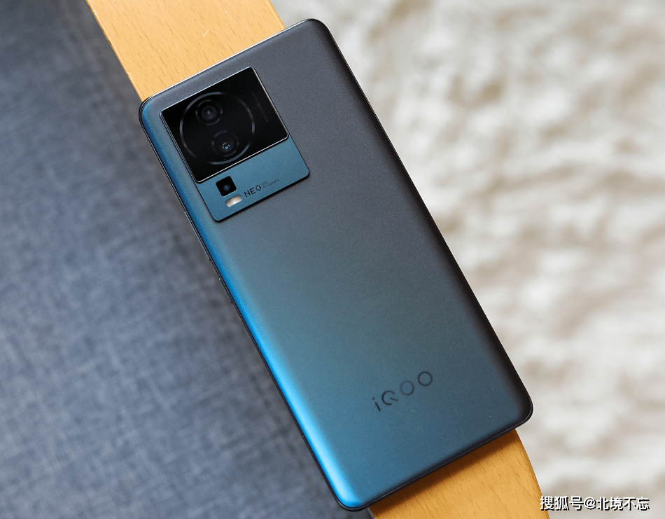 1分钟破2个亿，国产4nm旗舰机仅2699元起，性价比赶超小米_iQOONeo_屏幕_芯片