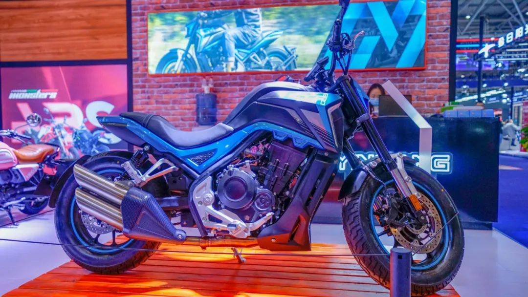 科幻机甲风格巡航车，自研双缸八气门动力，银钢GM500_搜狐汽车_搜狐网