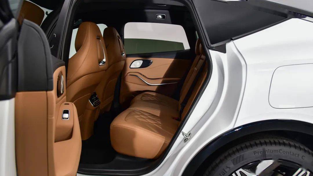 最快3.8s破百，“黑科技”称霸同级，这台SUV体验很“非凡”！_搜狐汽车_搜狐网